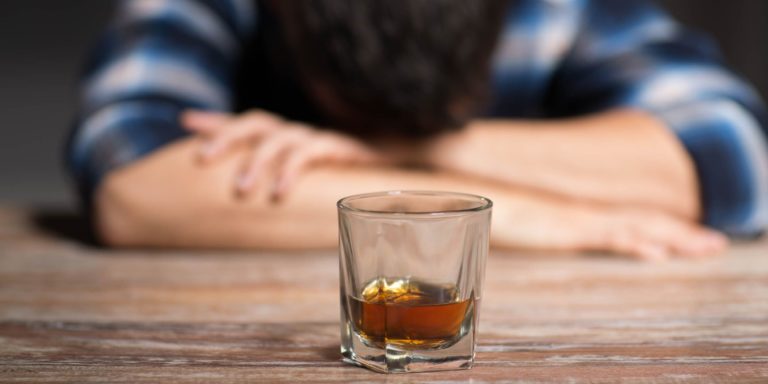 Weaning Off Alcohol: An Addict’s Guide to Coping With Withdrawal ...